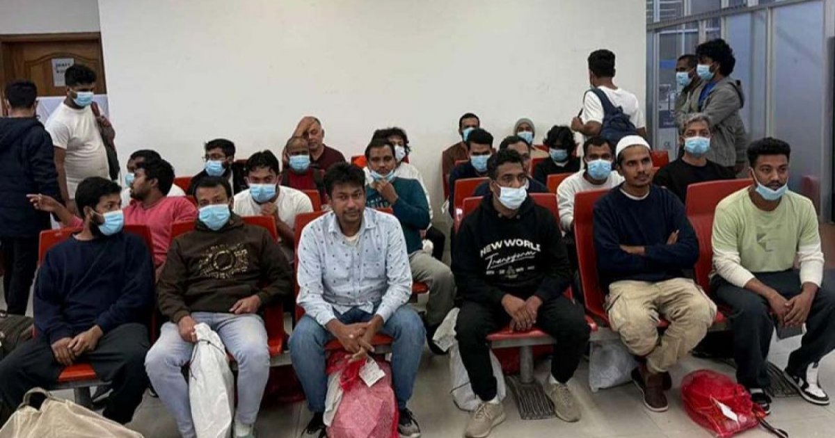 30 Bangladeshis arrive in handcuffs, shackles from US