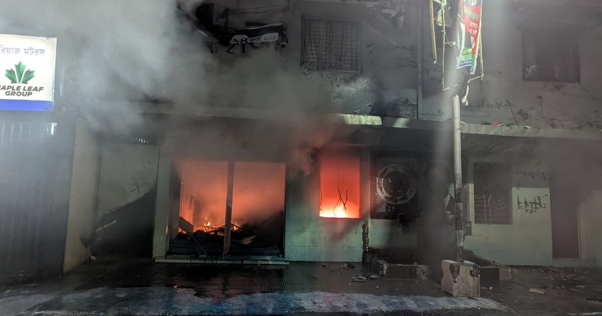 Jatiya Party central office set on fire again at Bijoynagar