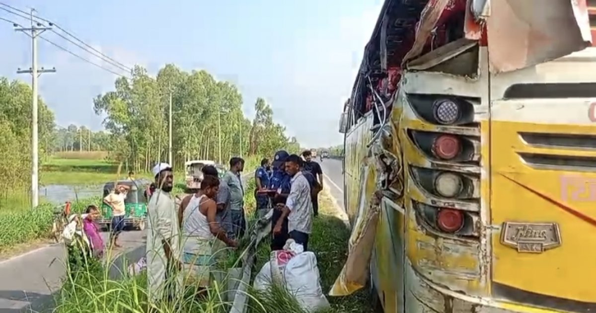 3 including woman die in Tangail bus-truck collision