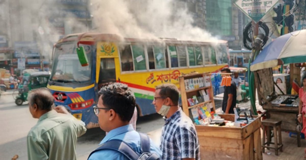 Bus set on fire in Mirpur