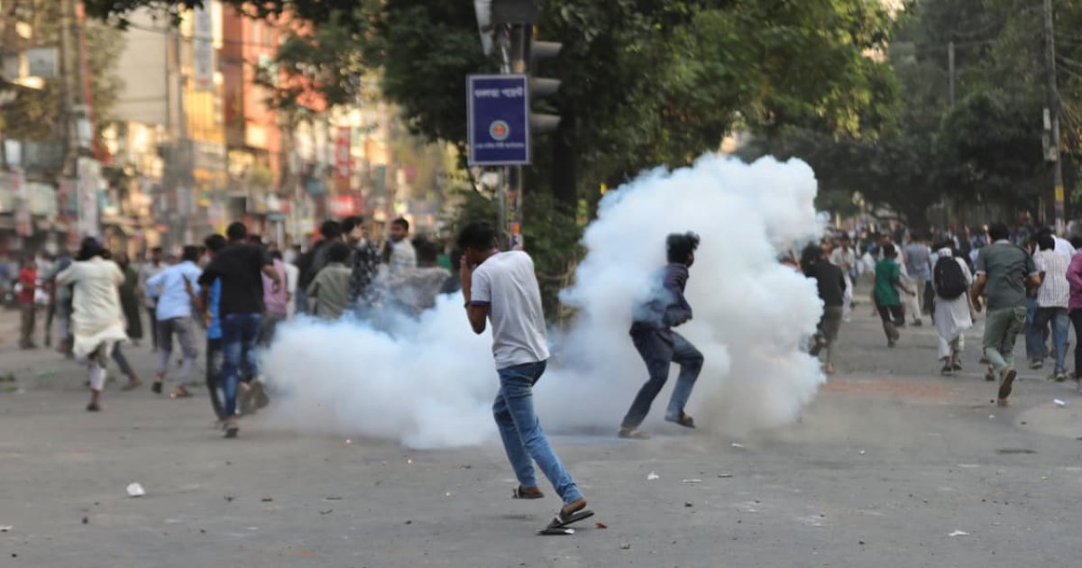 Crude bombs, blockades, Dhanmondi 32 clash follow Hasina verdict