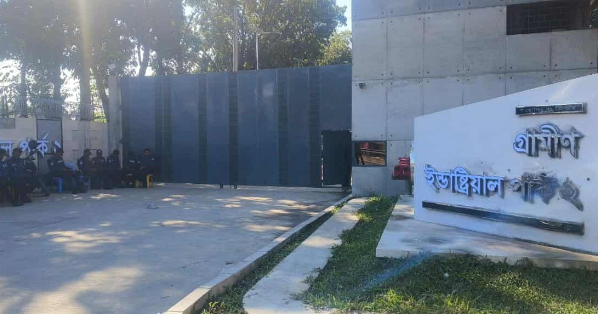 Cocktail hurled at Grameen Industrial Park in Gazipur