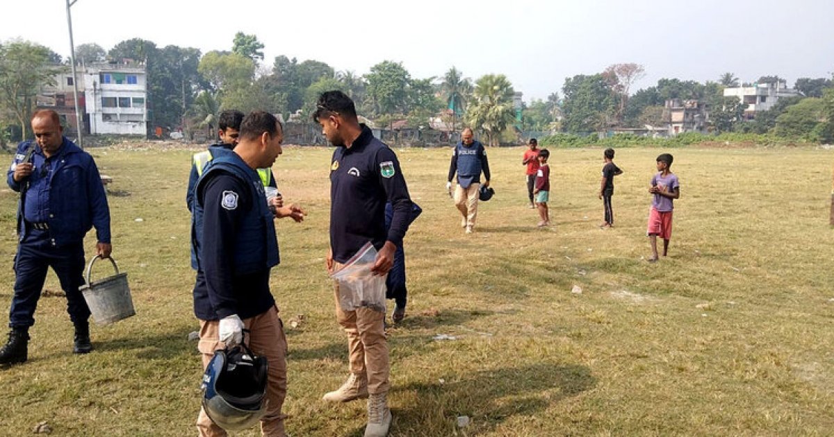 Bomb disposal unit defuses 16 cocktails in Jhenaidah