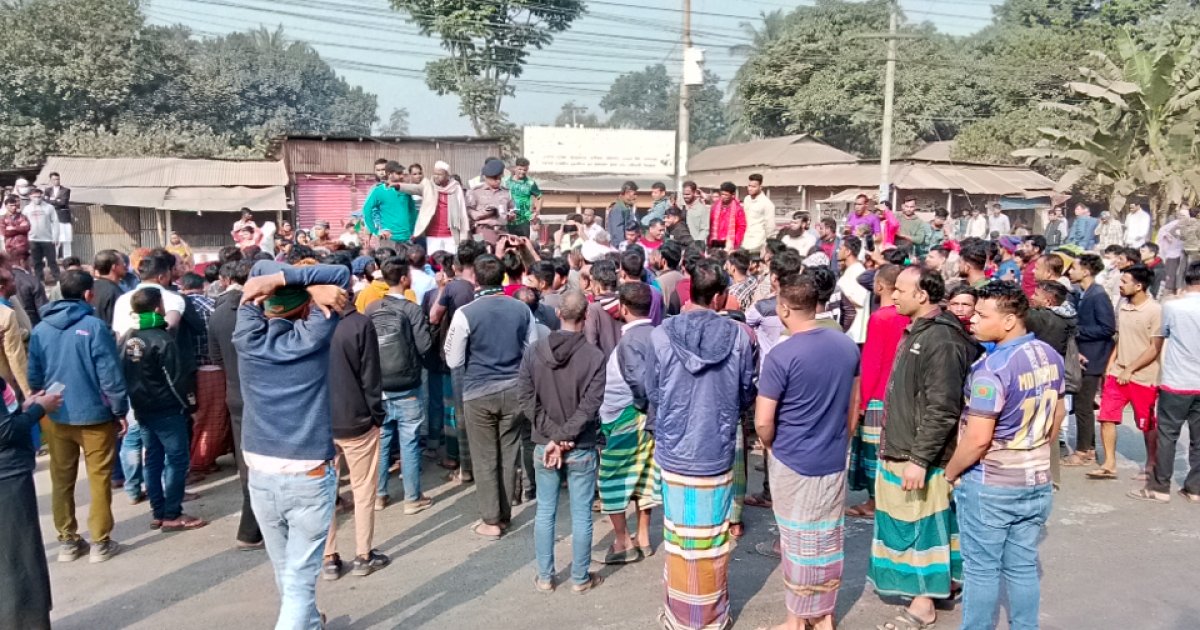 Gazipur autorickshaw drivers block highway