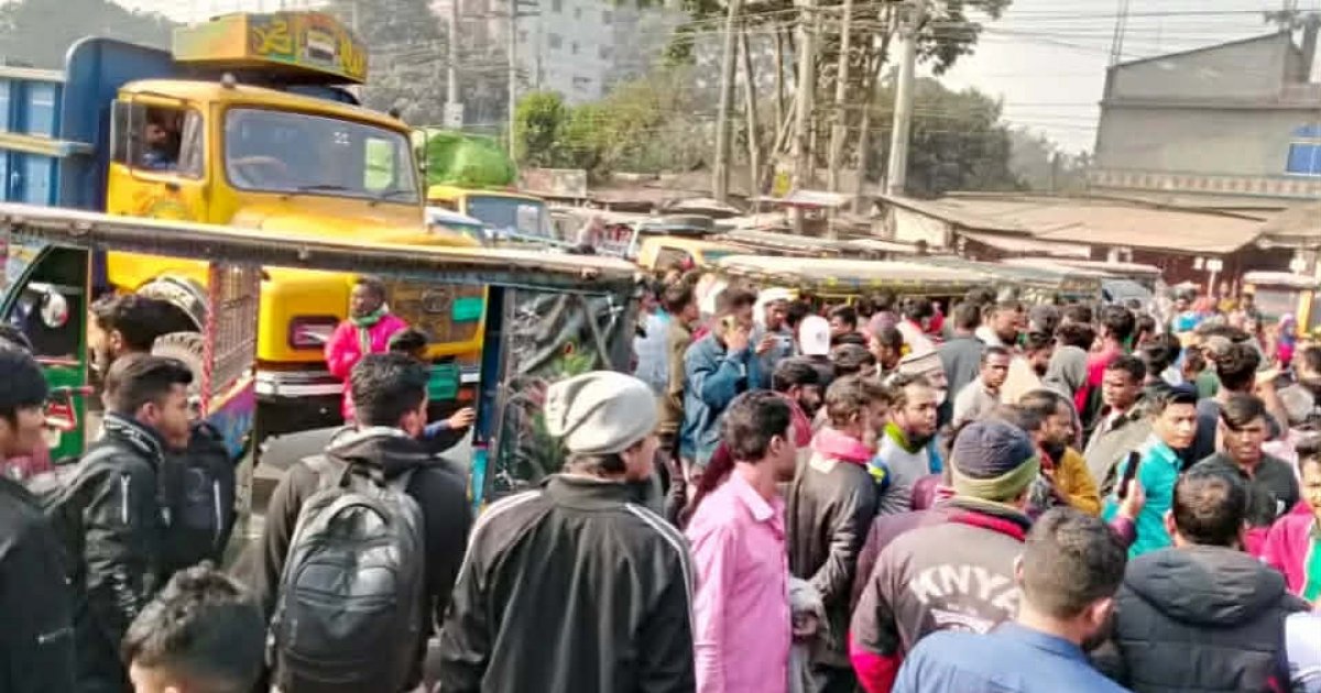 Gazipur auto-rickshaw drivers block highway