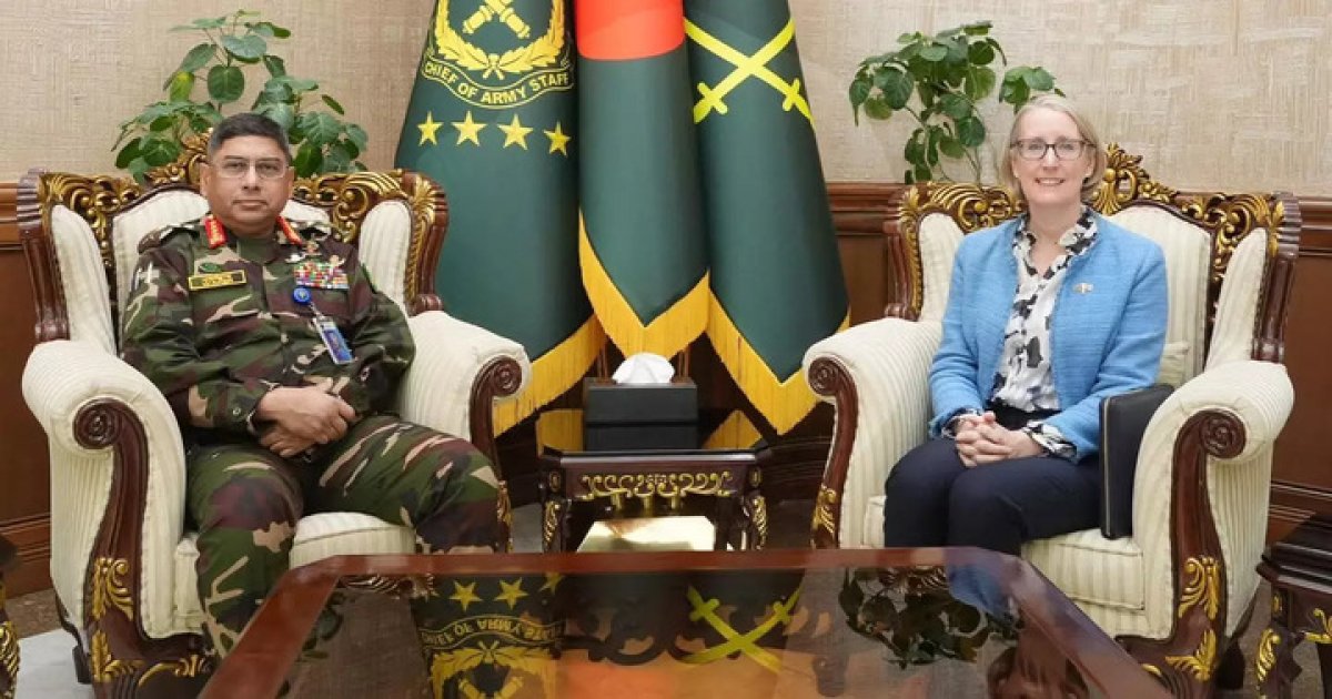 Cooke discusses enhancing defence cooperation with army chief