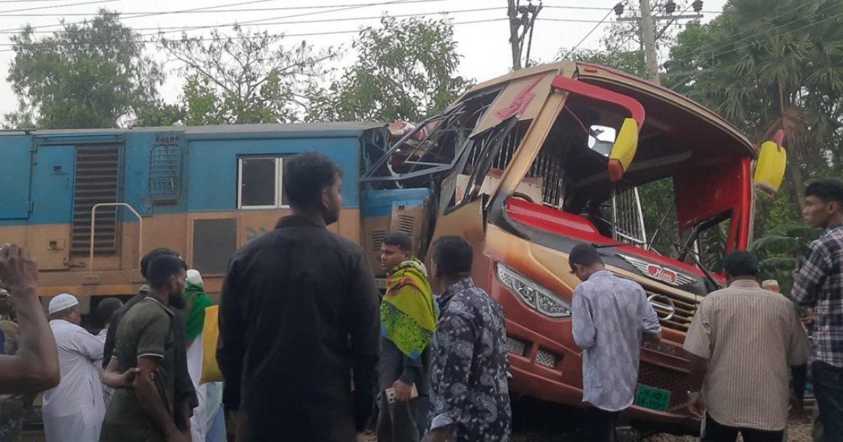 Gatekeeper held over fatal Comilla level crossing accident