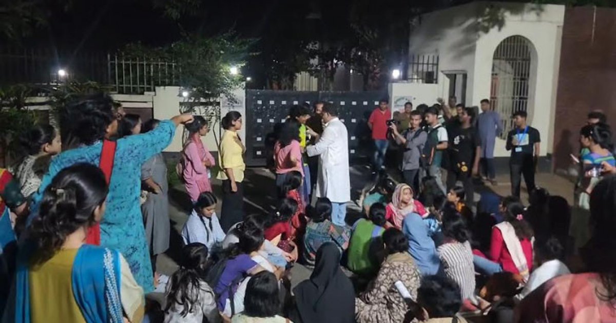 JU students lock proctor office in protest over attempted rape