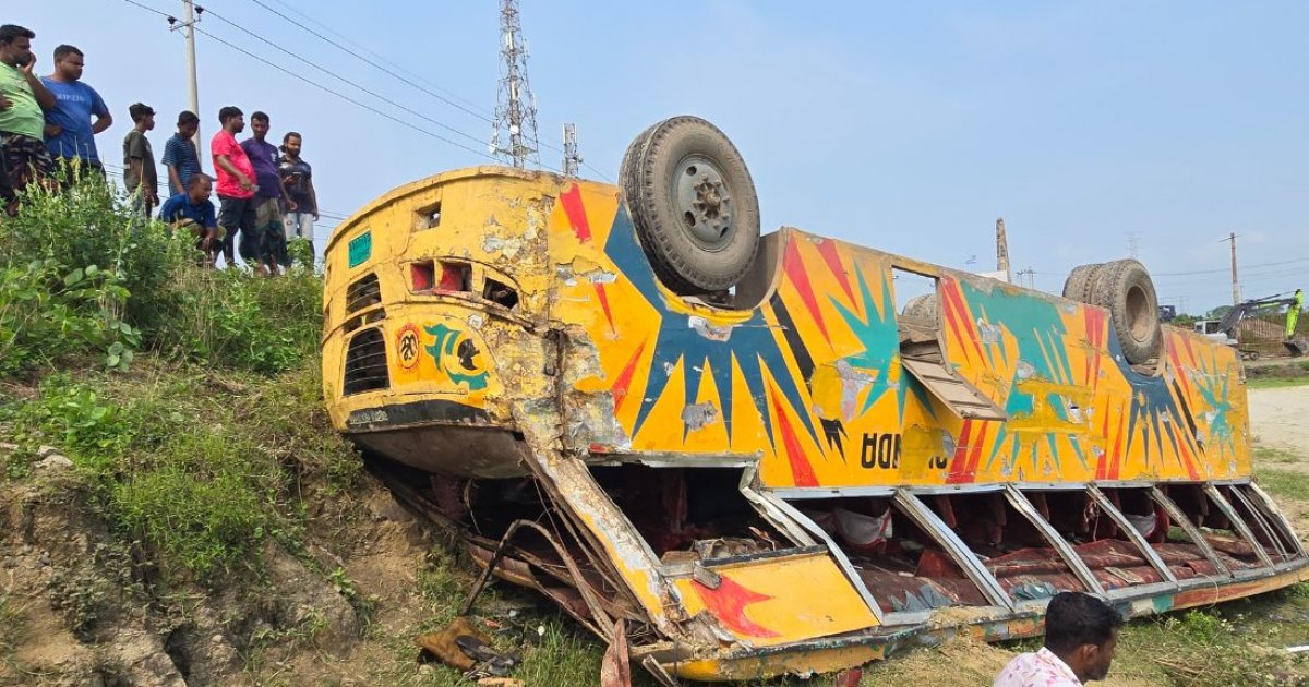 4 killed, 15 injured as bus plunges into ditch in Brahmanbaria