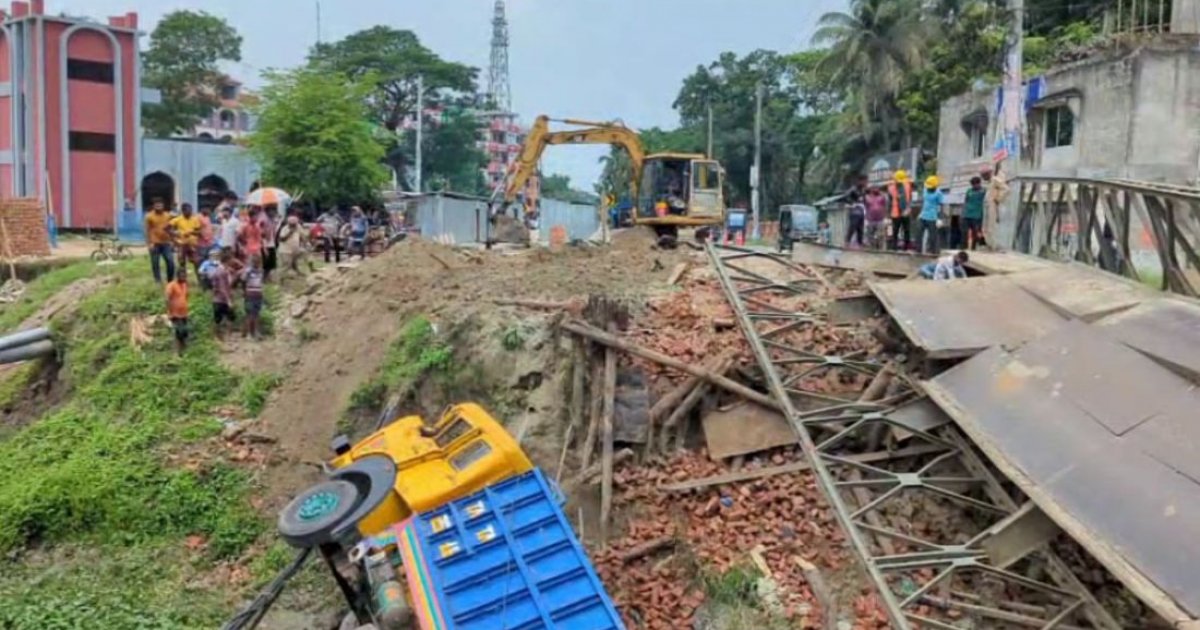 Bailey bridge collapse in Gopalganj disrupts traffic
