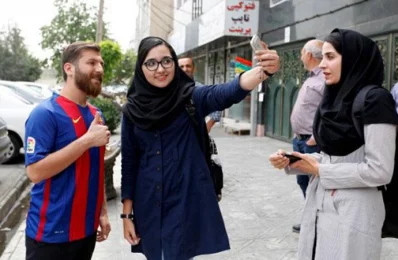 In Pictures: Messi lookalike roaming around Tehran street