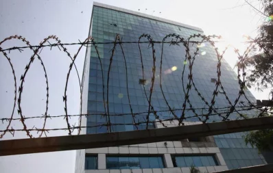 Rajuk starts demolishing BGMEA building