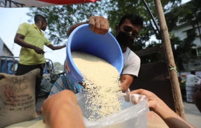 In pictures: OMS trucks sell rice for Tk30 per kg