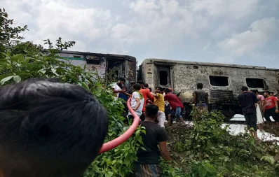 In Pictures: Fire guts 3 compartments of Parabat Express