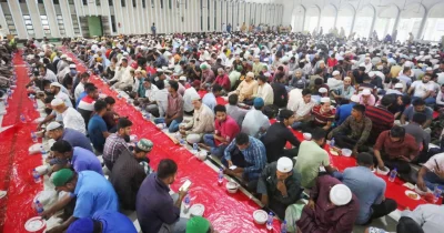 In Pictures: Iftar for everyone at Baitul Mukarram