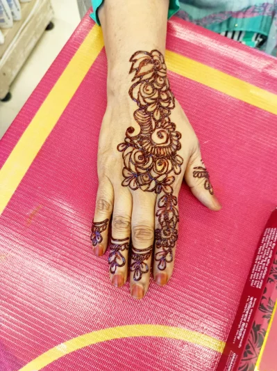 Embracing the timeless beauty of Mehendi