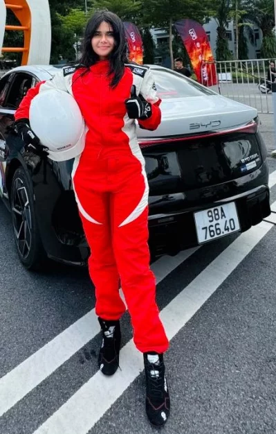 Kashfia Arfa, Bangladesh's first woman to race abroad