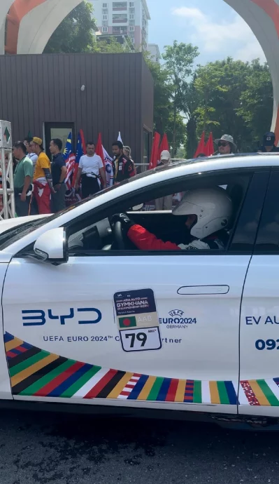 Kashfia Arfa, Bangladesh's first woman to race abroad