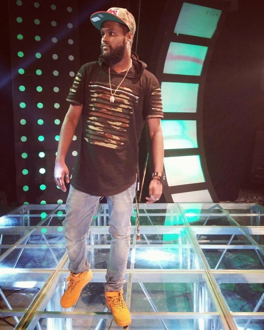 Black Zang on the mic