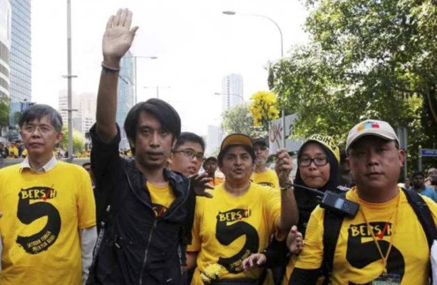 Thousands march in Malaysia calling for controversial PM to step down