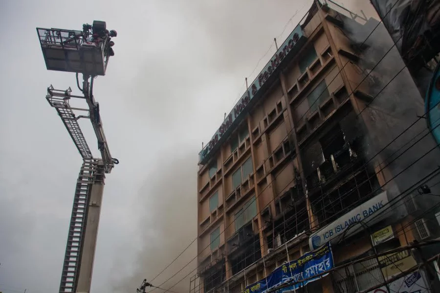 2 dead in Uttara fire, authorities blame building owners for ignoring ...