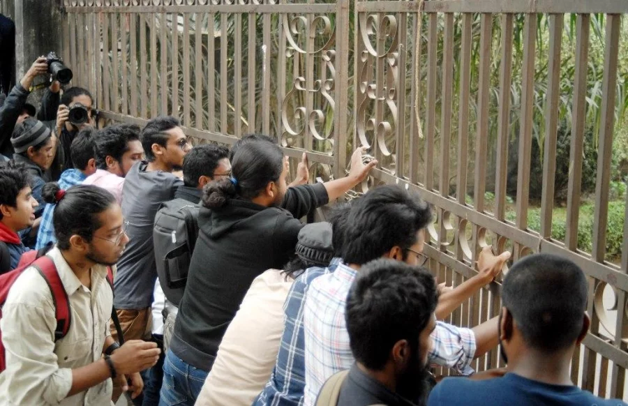 DU Chhatra League attack students, liberate besieged VC