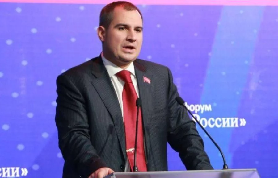Against Putin, 7 candidates and one glaring absence