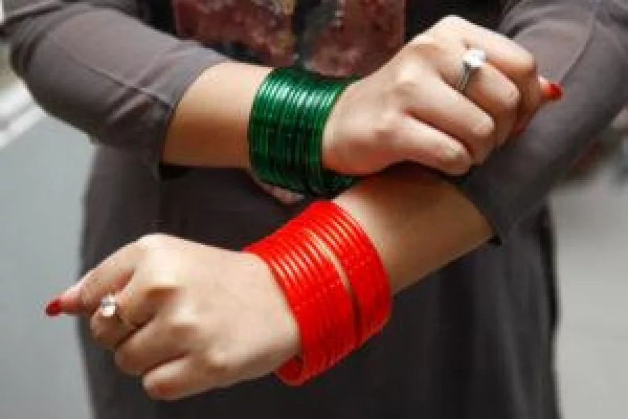 'Churi niben, kacher churi...'