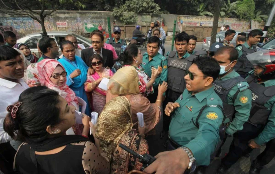 15 hurt in Chhatra League attacks on Afroza’s campaign