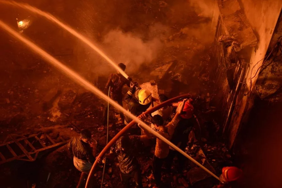 44 dead as massive fire engulfs Chawkbazar buildings, death toll may rise