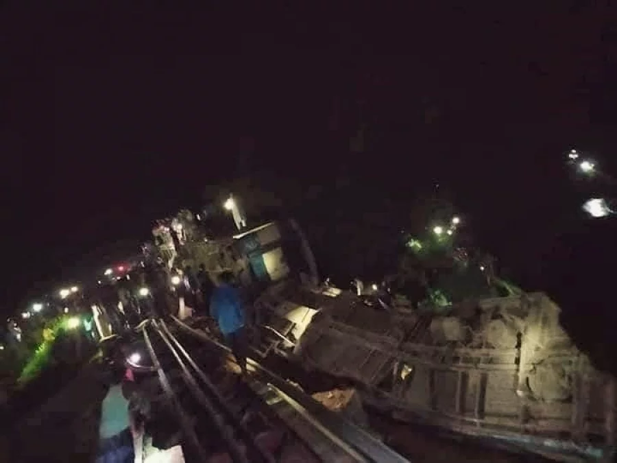 4 killed as intercity train Upaban goes off the tracks in Moulvibazar