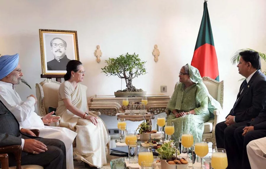 Congress chief Sonia meets PM Hasina