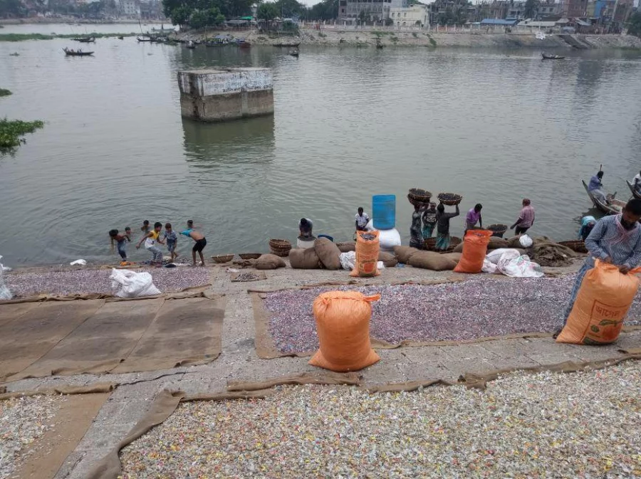 Indiscriminate waste dumping continues in Buriganga