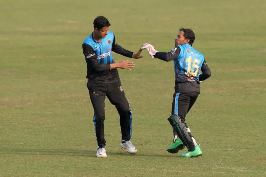 Mushfiq reveals ugly side in cricket field