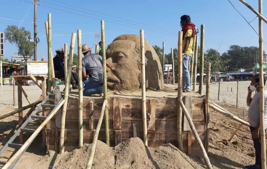 Bangabandhu’s sand sculpture at Cox’s Bazar beach
