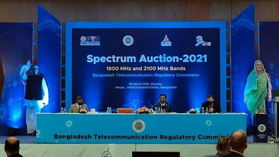 Spectrum auction begins