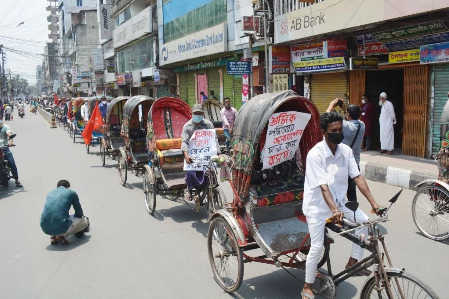 Rickshaw rally in Barisal demanding aid during lockdown