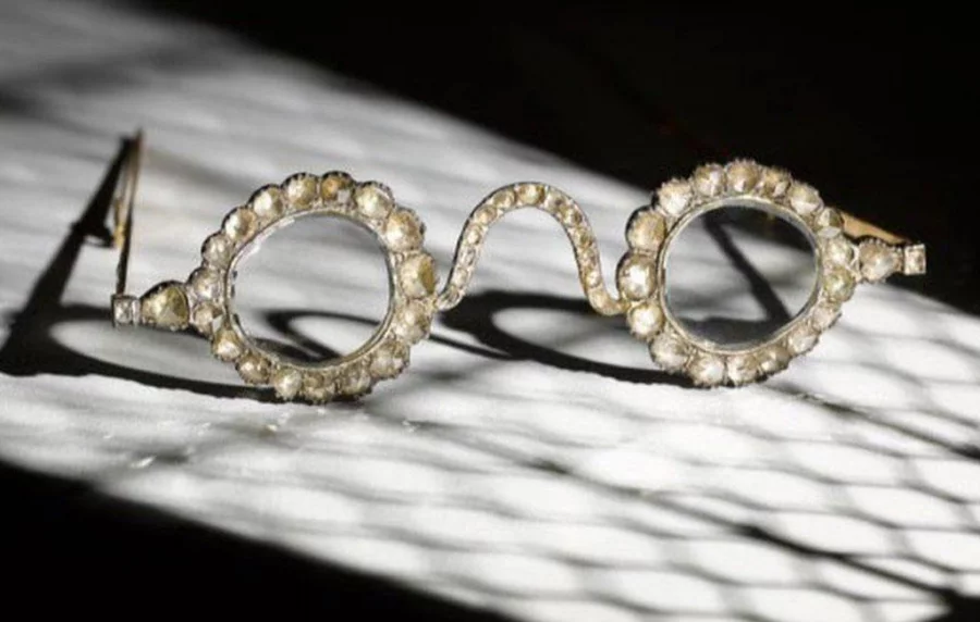 Rare Mughal era eyeglasses to be auctioned