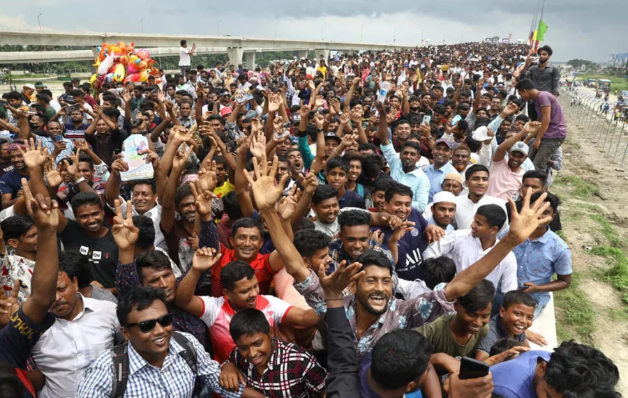 Eager crowd waits to cross Padma Bridge on foot