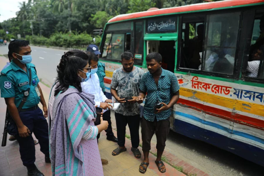 Dhaka buses overcharge passengers, defying govt order