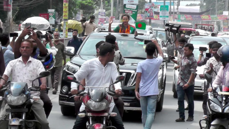 3 Saff champion girls given unprecedented public reception in Rangpur