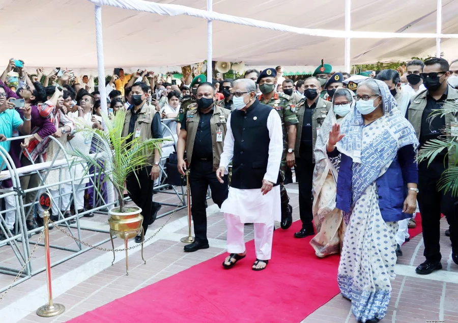 President Hamid pays homage to Bangabandhu at Tungipara