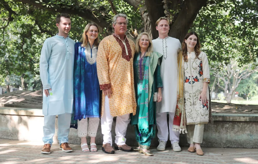 'In democracy, consensus among political parties is necessary'