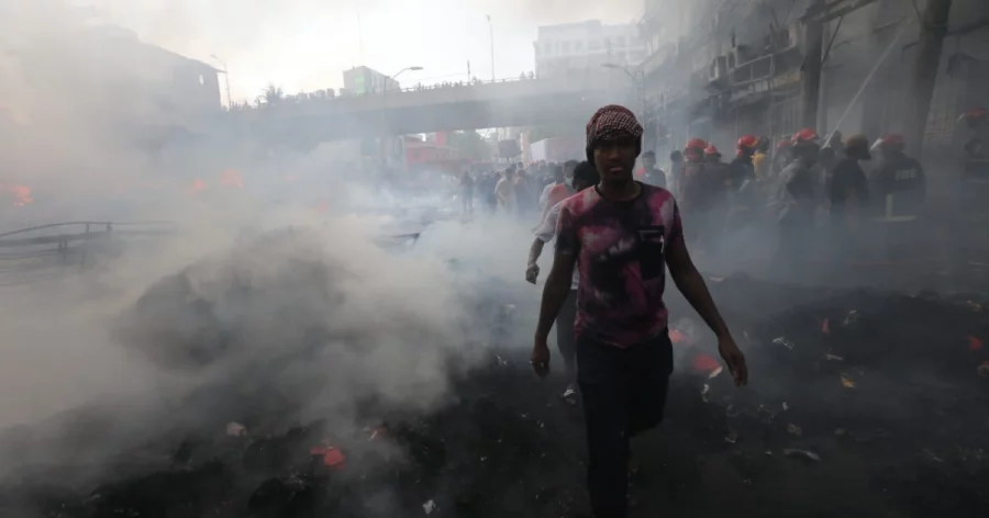 Bangabazar fire in Dhaka causes huge traffic jam