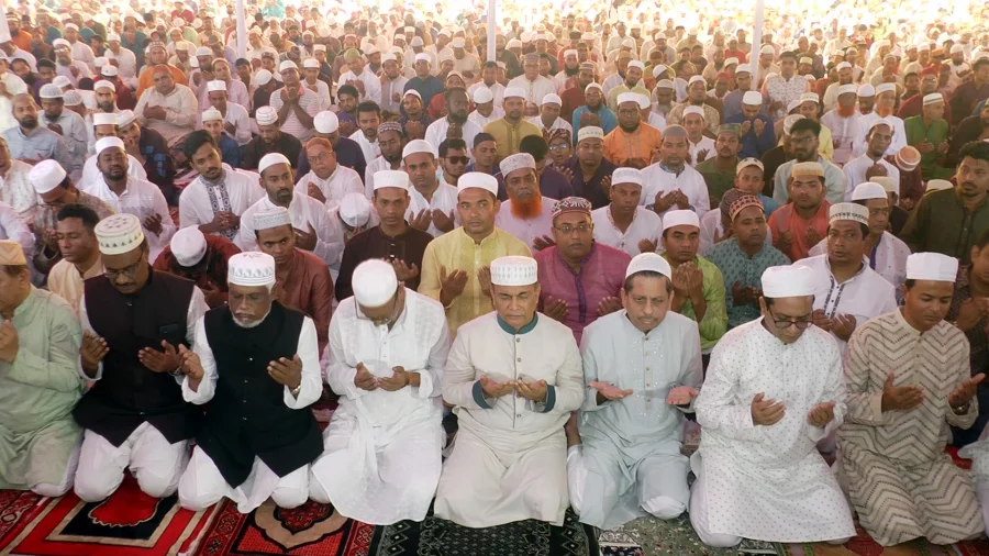 Eid-ul-Fitr celebrated in Bangladesh with festivity