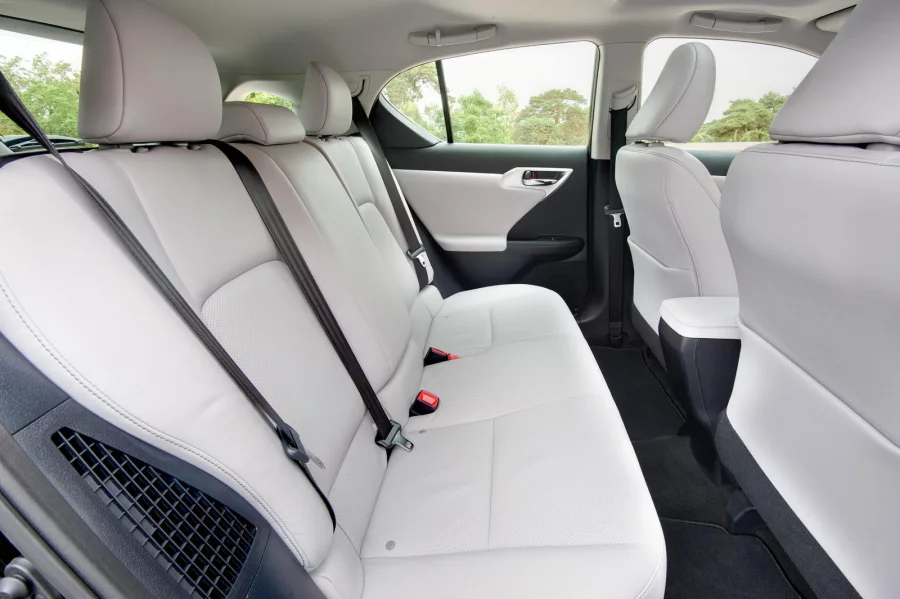 Lexus CT200h is the hottest of all hot hatchbacks