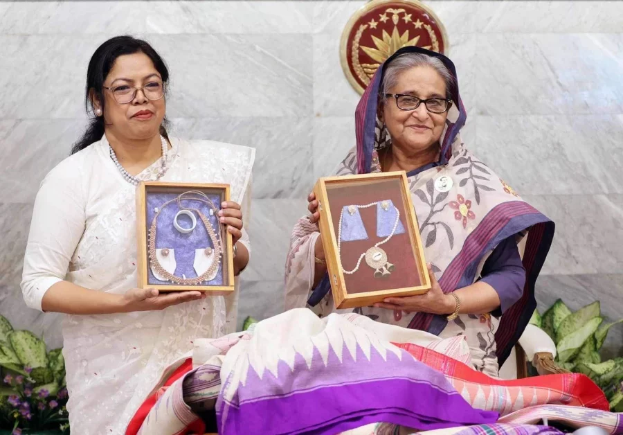 Kalabati saree made from banana plant fibre gifted to PM Hasina