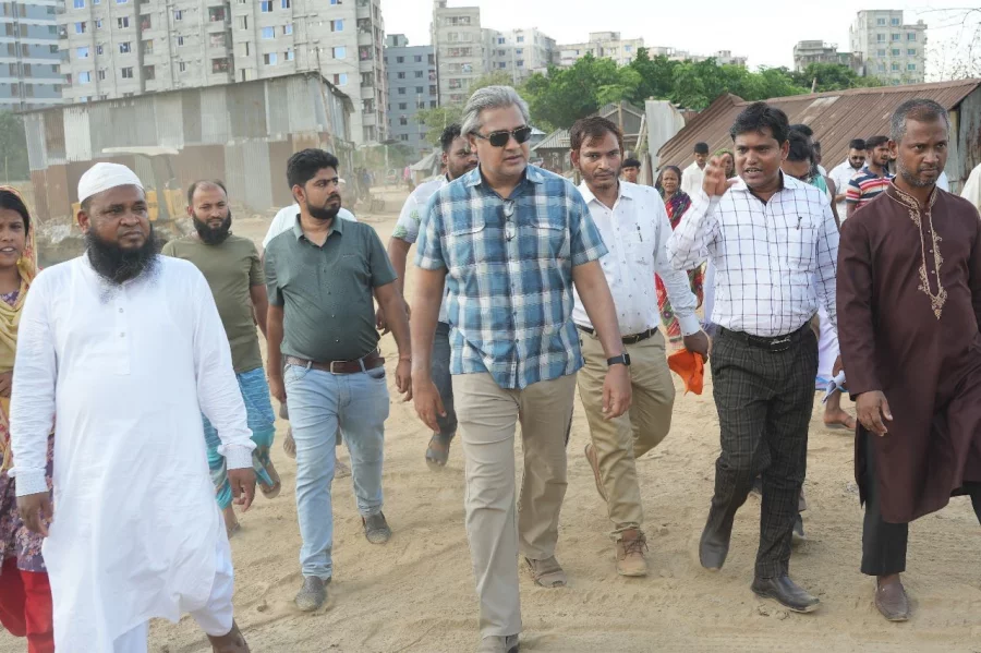 MP-elect Arafat visits Bhashantek bosti