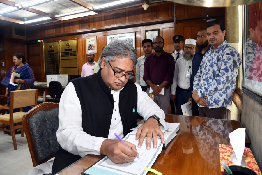 Newly elected Dhaka-17 MP Mohammad Arafat sworn in